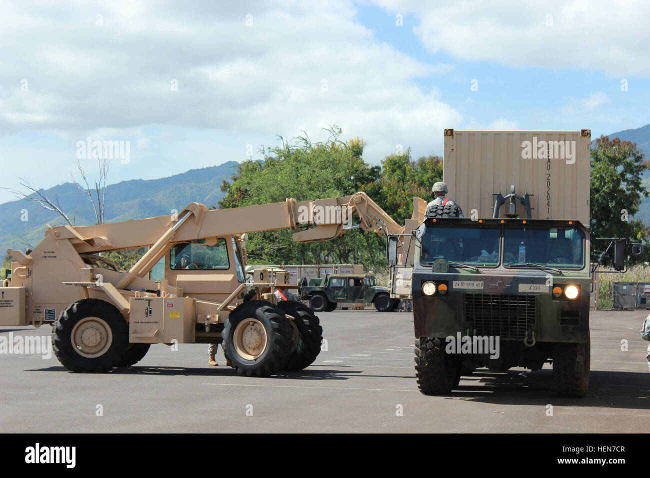 Soldiers from 209th Aviation Support Battalion, 25th Combat Aviation ...