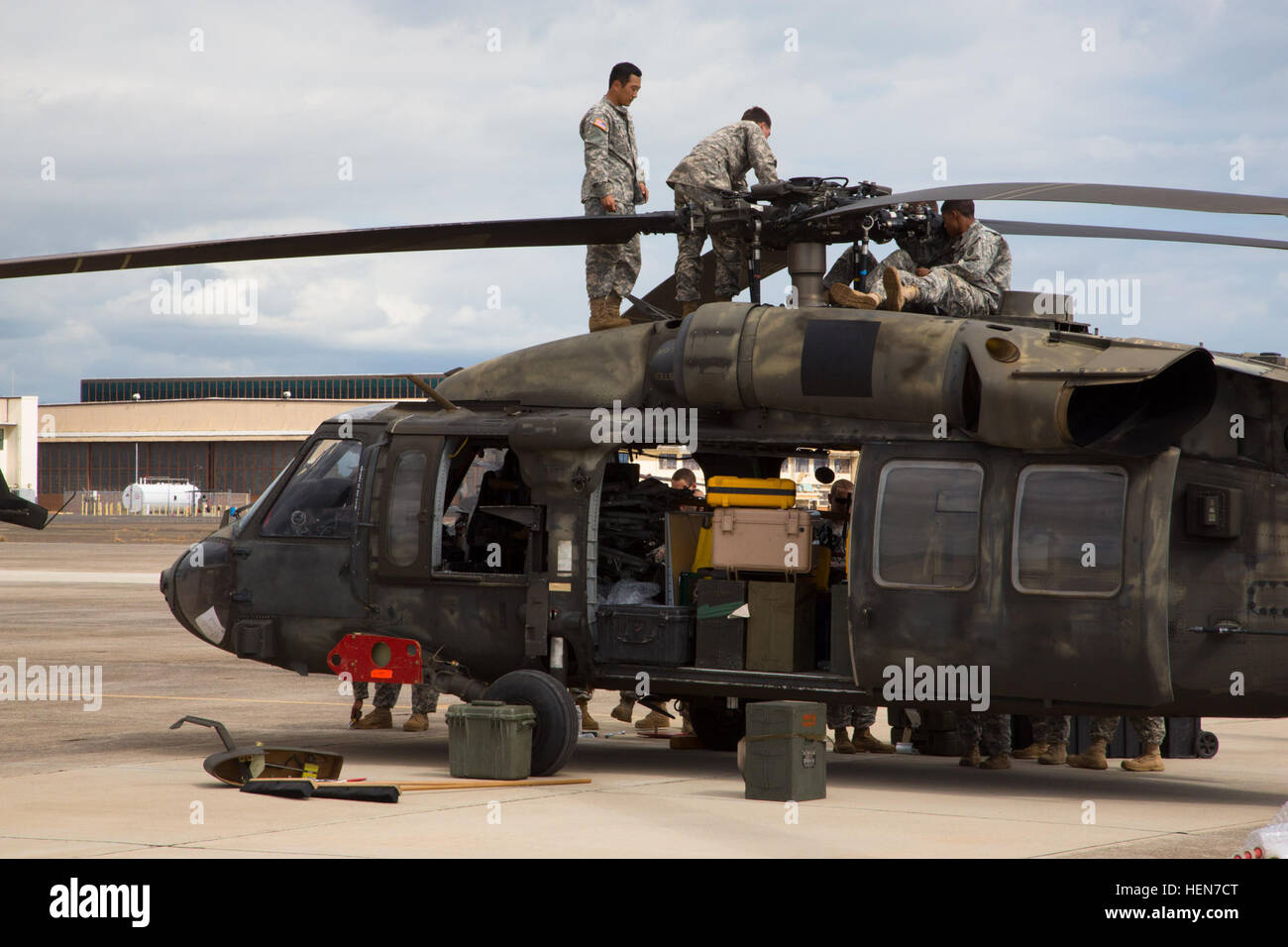 Soldiers from 2nd Battalion, 25th Aviation Regiment, 25th Combat ...