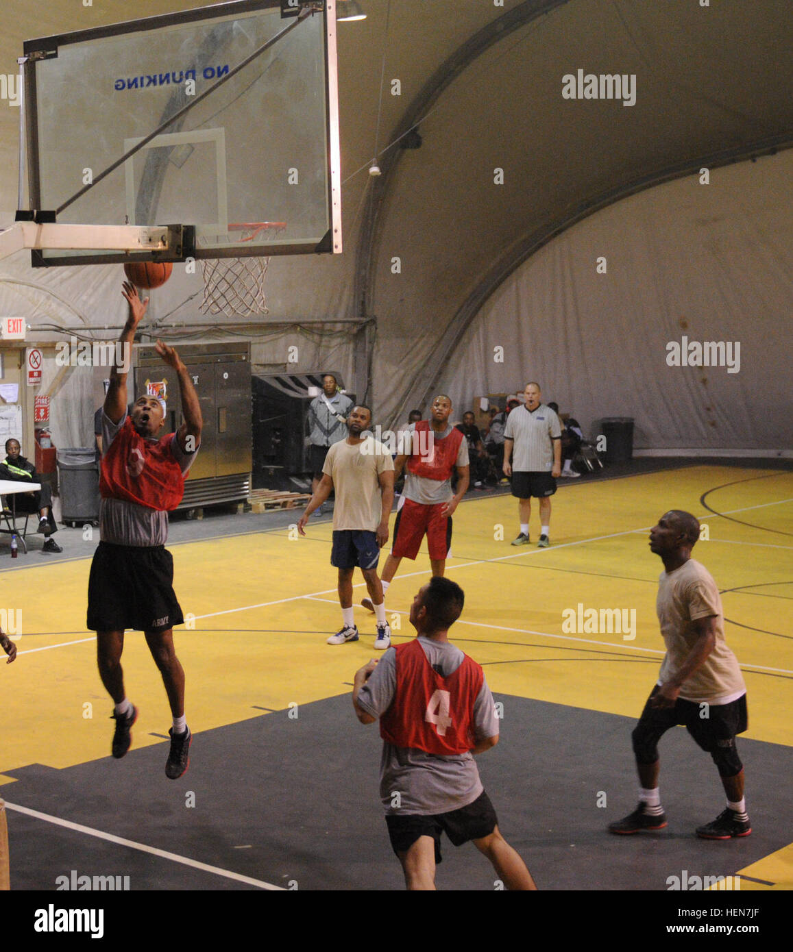 Sgt. 1st Class Carlos Felix from Long Island, N.Y., and center for team ...