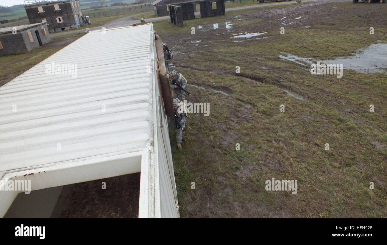 U.S. Army soldiers assigned to 4th Platoon, 527th Military Police ...