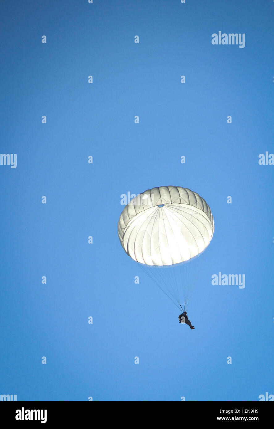 Paratroopers complete airborne operation hi-res stock photography and ...