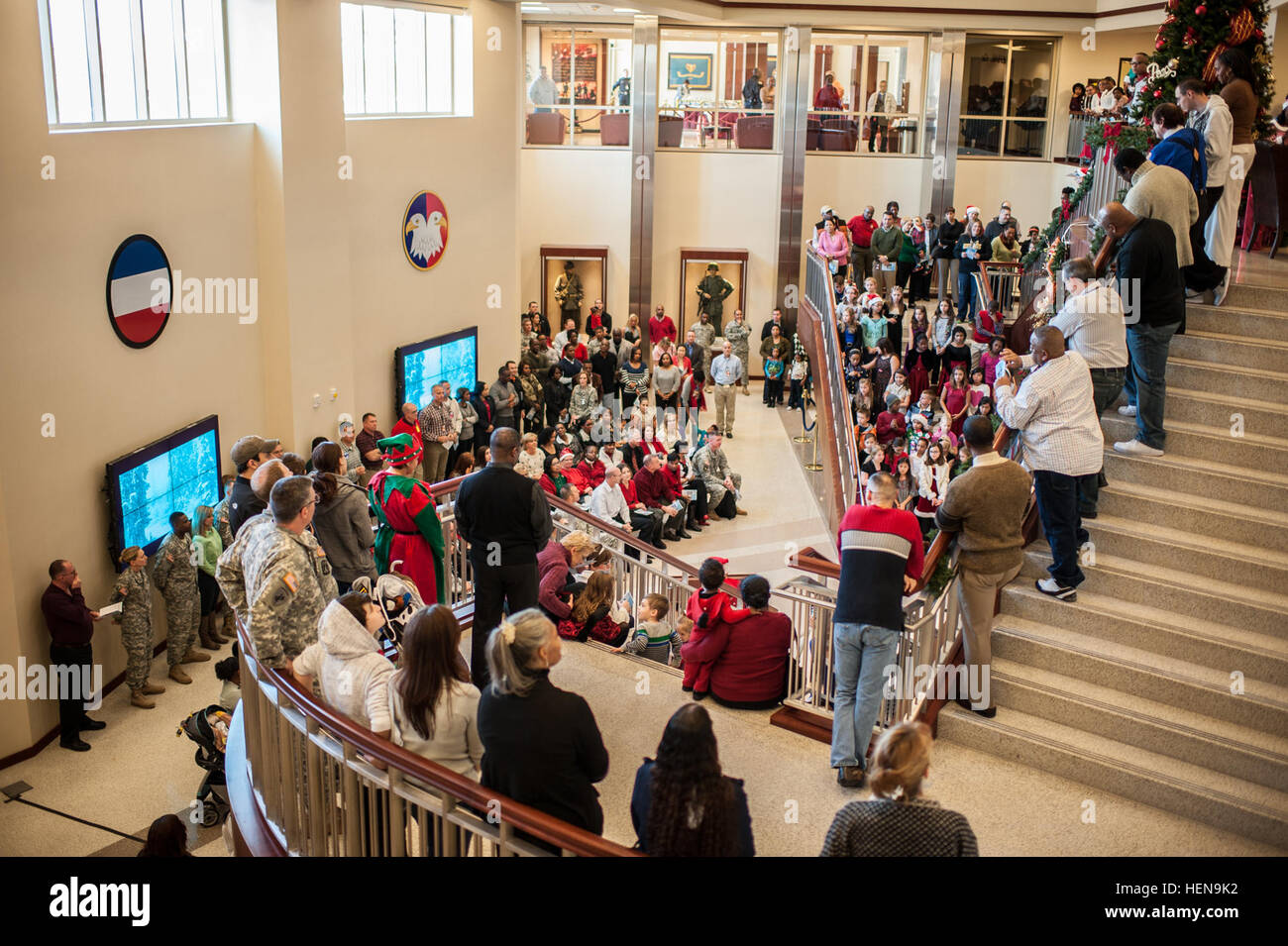 Hundreds of Soldiers and civilians filled the Marshall Hall atrium ...