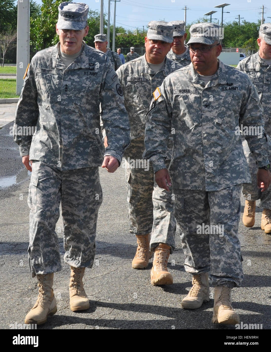 Army reserve soldiers review hi-res stock photography and images - Alamy