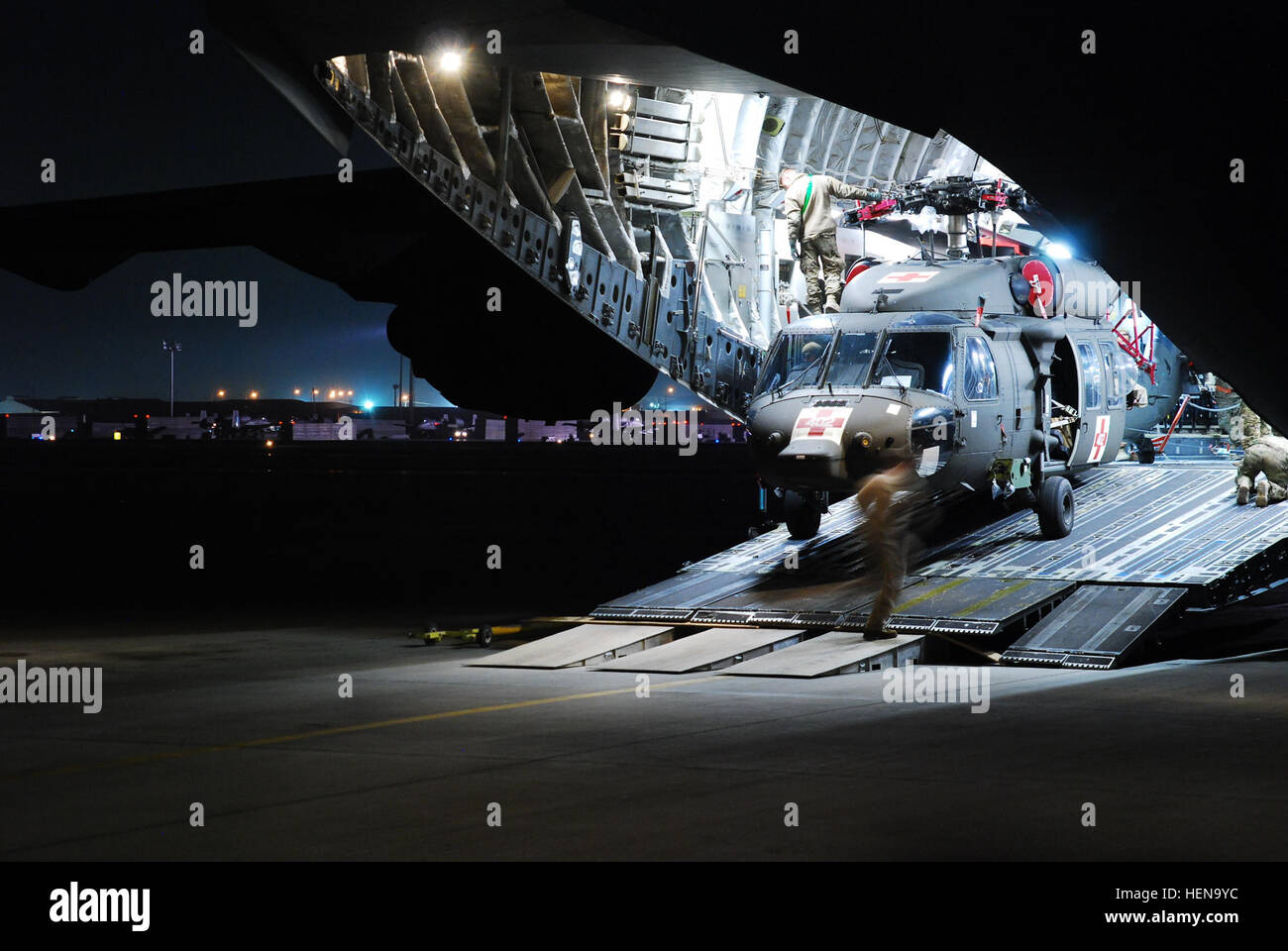 Aviation support soldiers from hi-res stock photography and images - Alamy