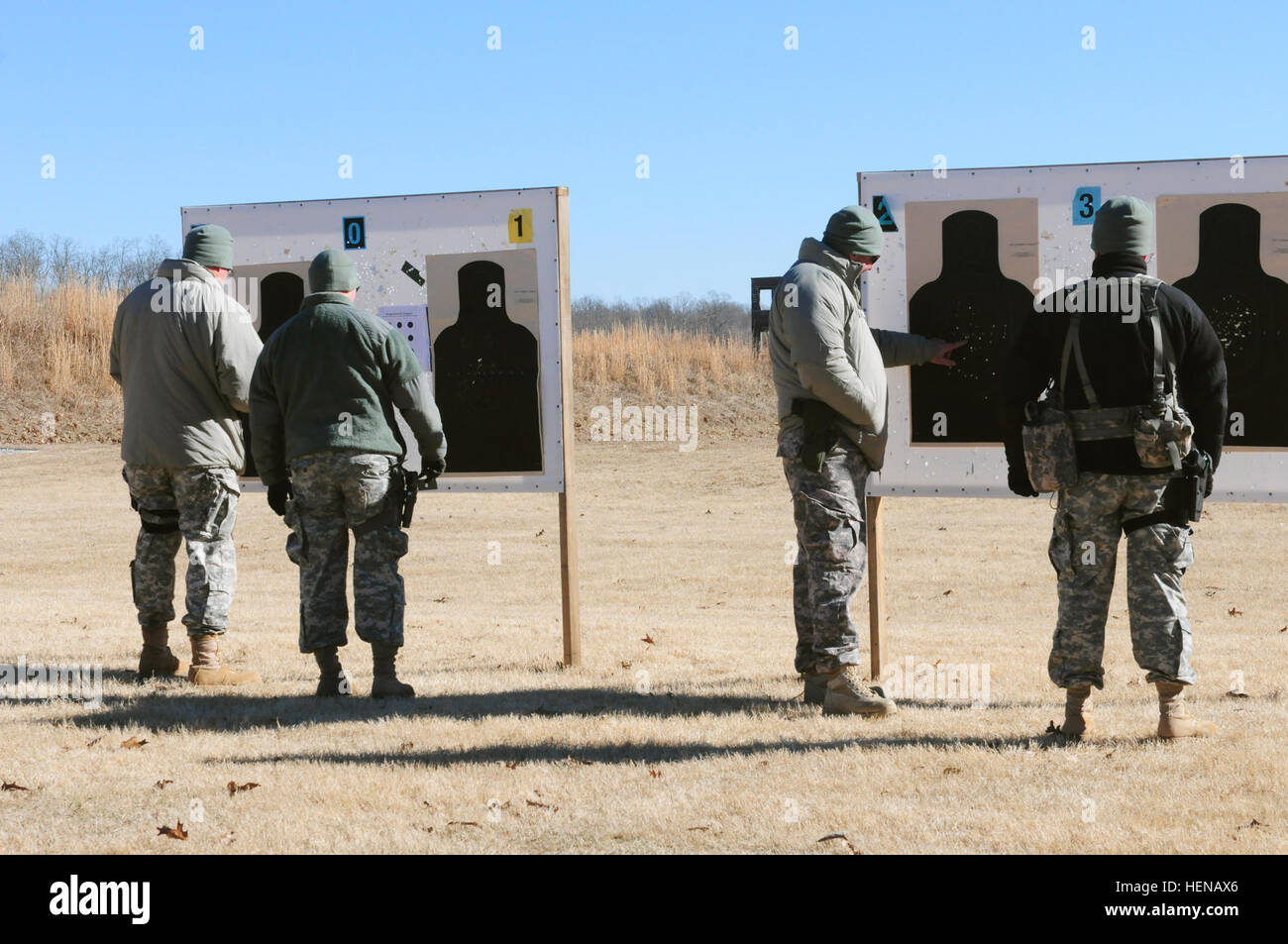 Members of the Tennessee National Guard and Illinois National Guard ...