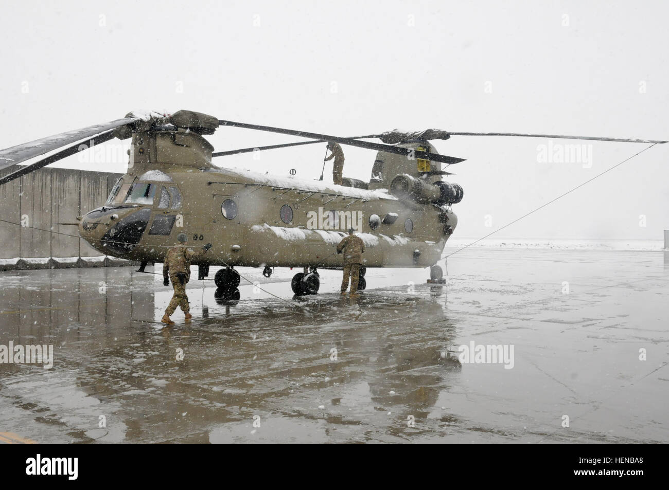 Soldiers from TF Wings, 159th Combat Aviation Brigade, 101st Airborne ...