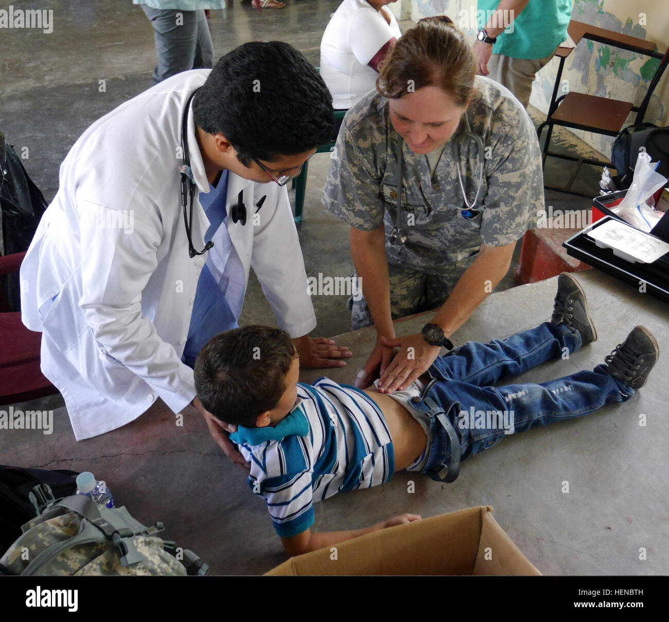 U.S. Army Maj. Vicki English and a Honduran medical professional ...