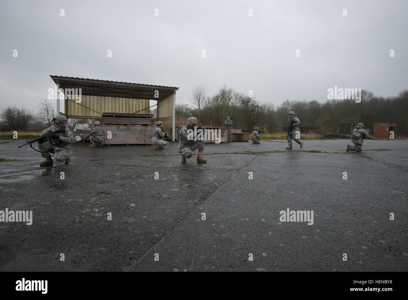 U.S.Army Soldiers from Headquarters and Headquarters Company and Bravo ...