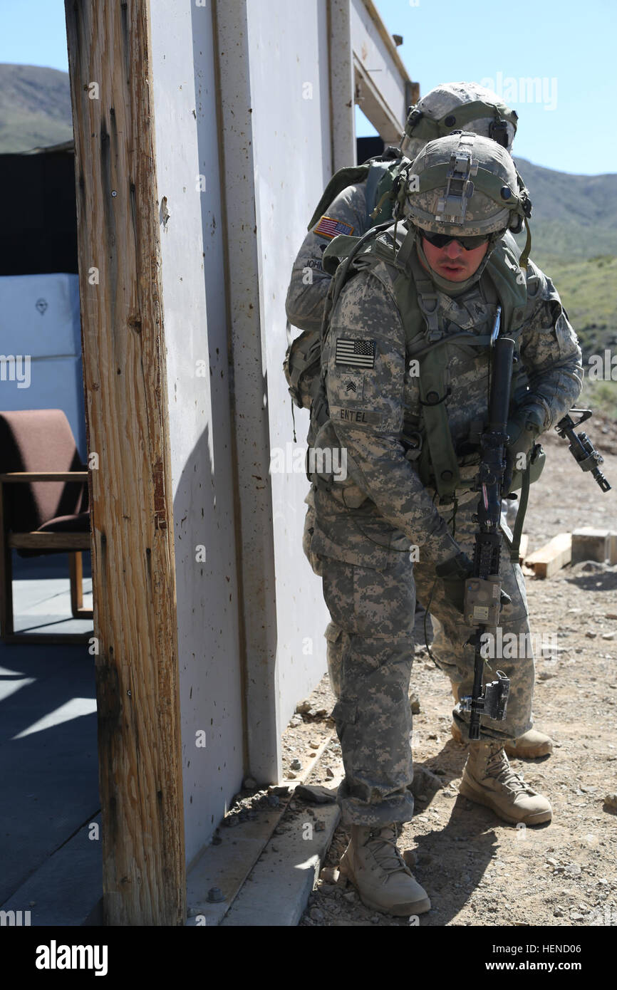 U.S. Army soldiers from 3rd Stryker Cavalry Regiment "Brave Rifles ...