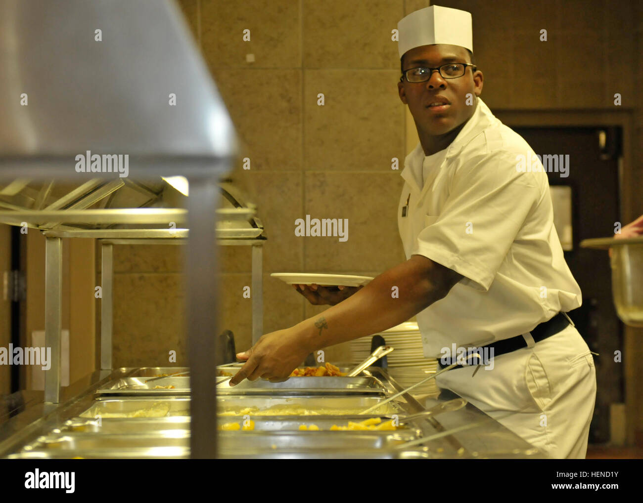 Operation iraqi freedom dining facility hi-res stock photography and ...