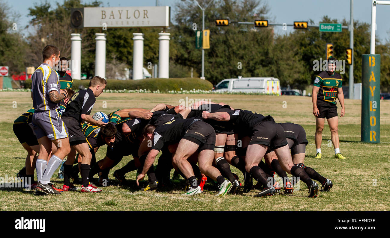 While playing a scrimmage game against the Baylor University Bears at ...