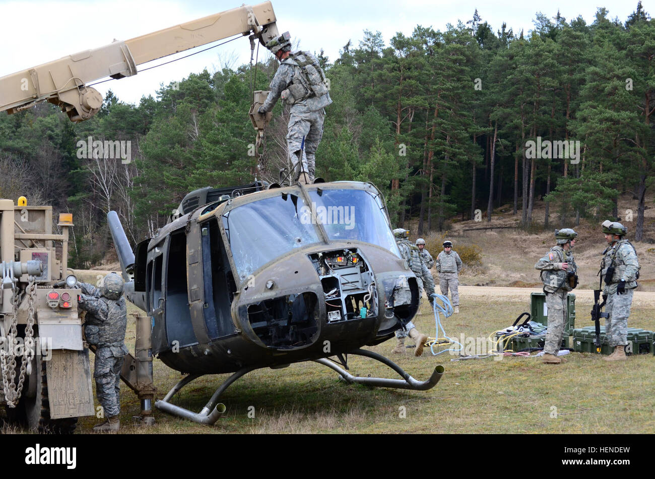 U.S. Soldiers of Bravo Company, 412th Aviation Support Battalion ...