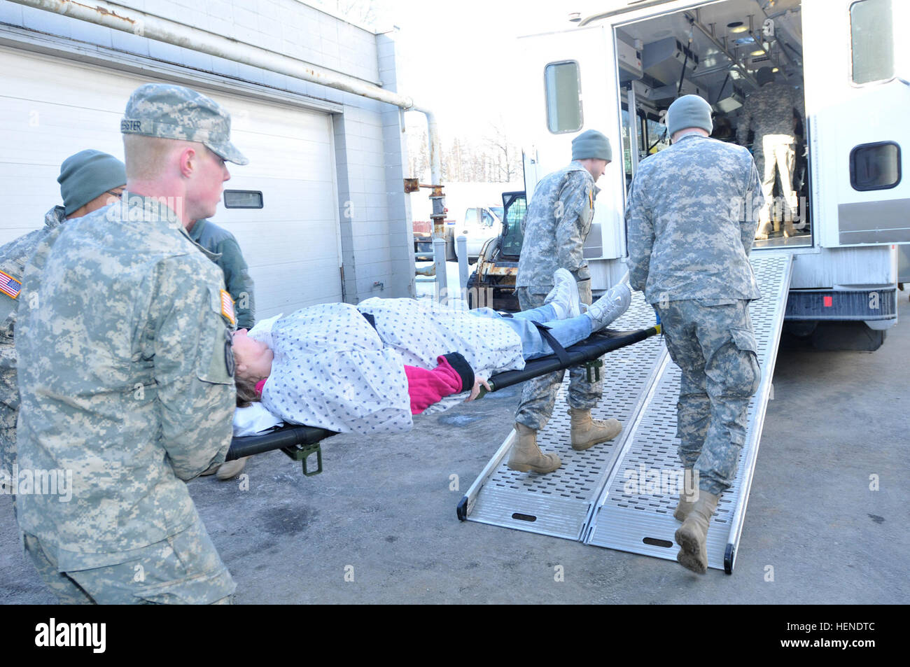 Alaska National Guardsmen from the 207th Engineer Support Platoon and ...