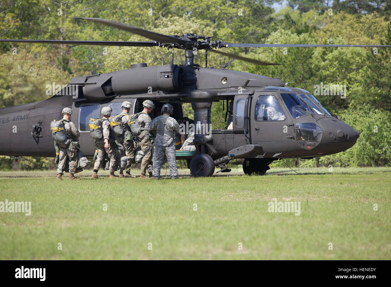 A chalk of U.S. Army paratroopers prepares to load onto a UH-60 Black ...