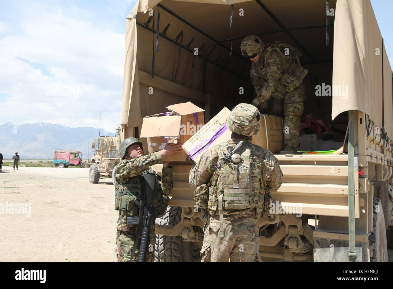 U.S. Soldiers with the 2nd Battalion, 502nd Infantry Regiment, 101st ...