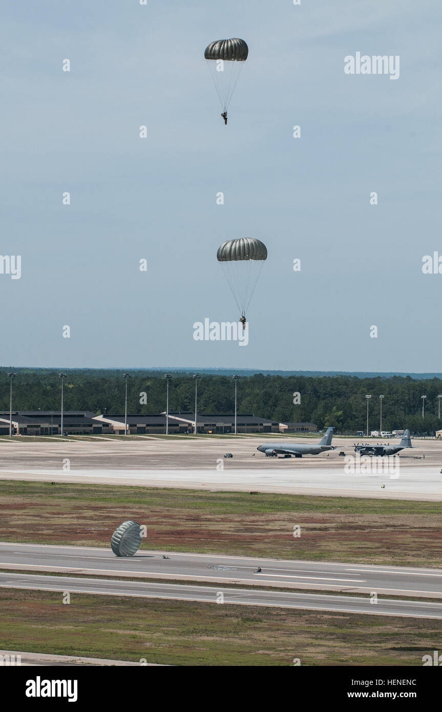 Paratroopers descend on Pope Army Airfield during a joint airborne ...