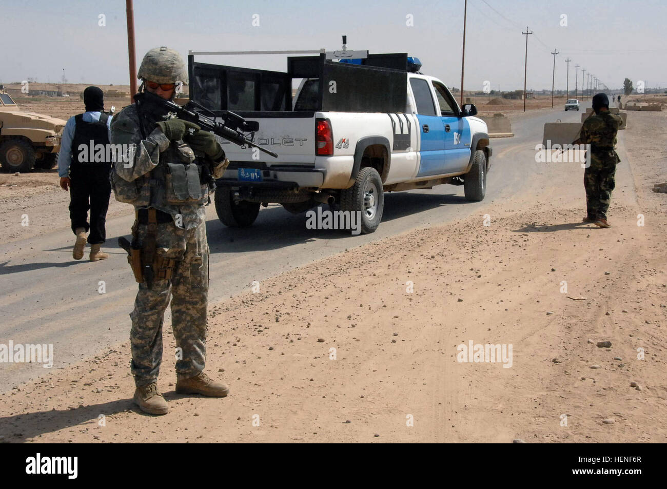 U.S. Army Soldiers of the 56th MP Company, attached to the 101st ...