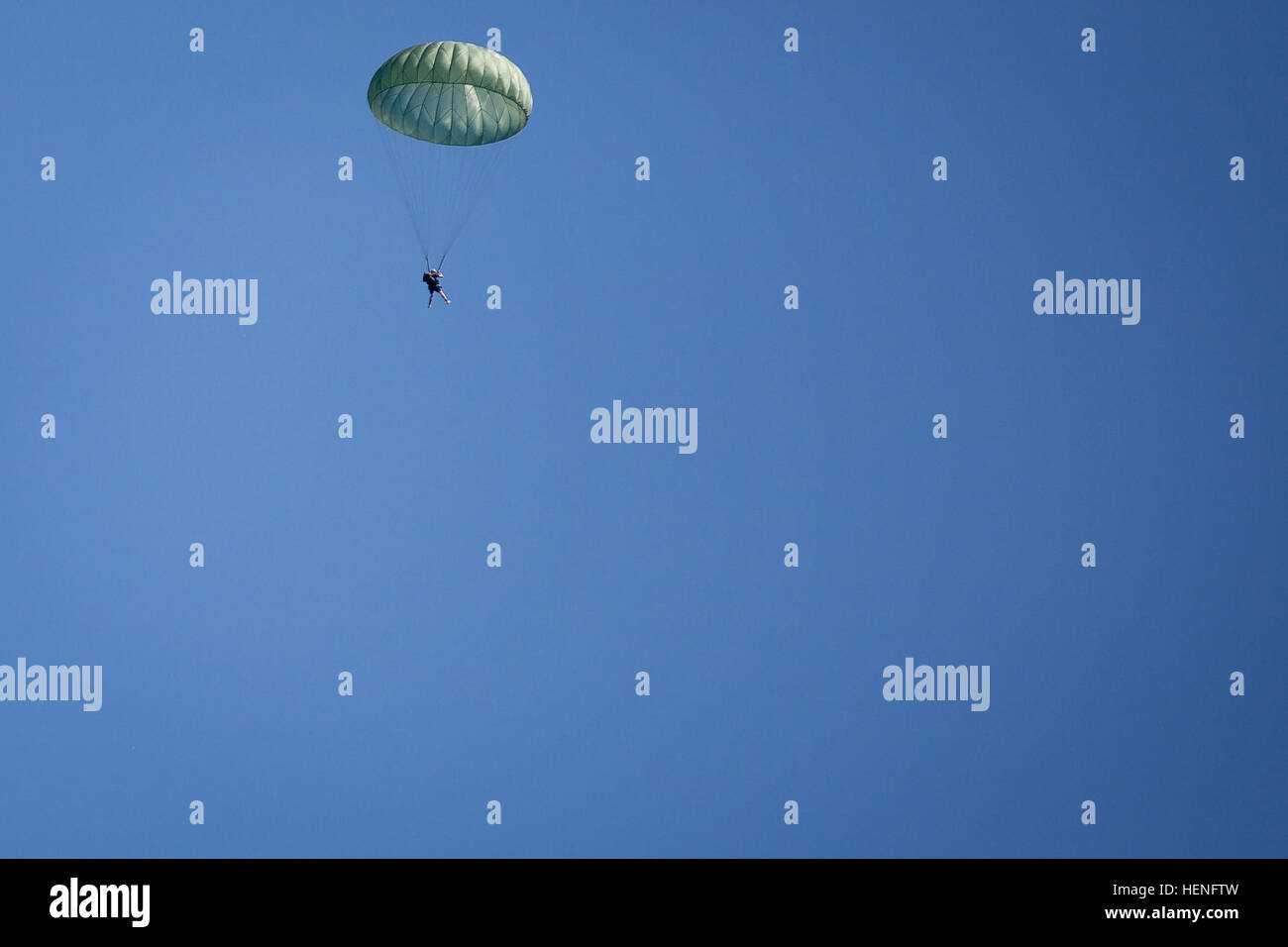 U.S. Army Ranger from 5th Ranger Training Battalion (RTB), 75th Ranger ...