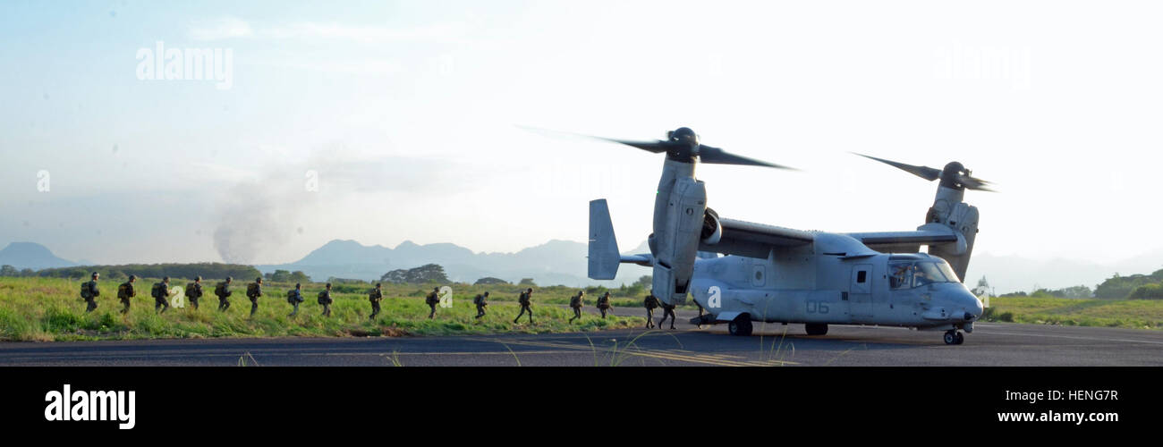 Philippine and U.S. Service members board an MV-22B Osprey aircraft May ...