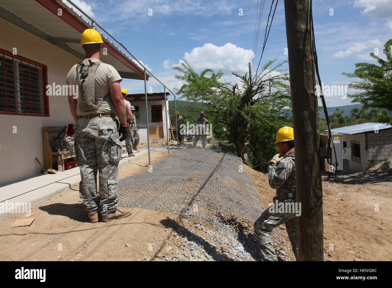 U.S. Army Soldiers from the 236th Engineer Company, Texas National ...
