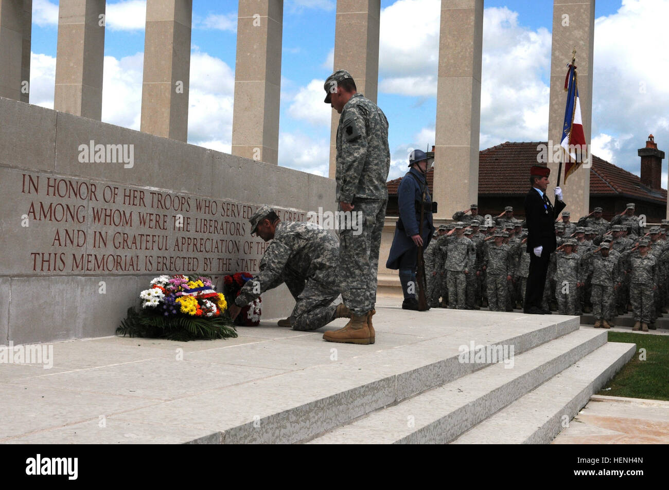 Brig. Gen. John Gronski (kneeling), 28th Infantry Division commander ...