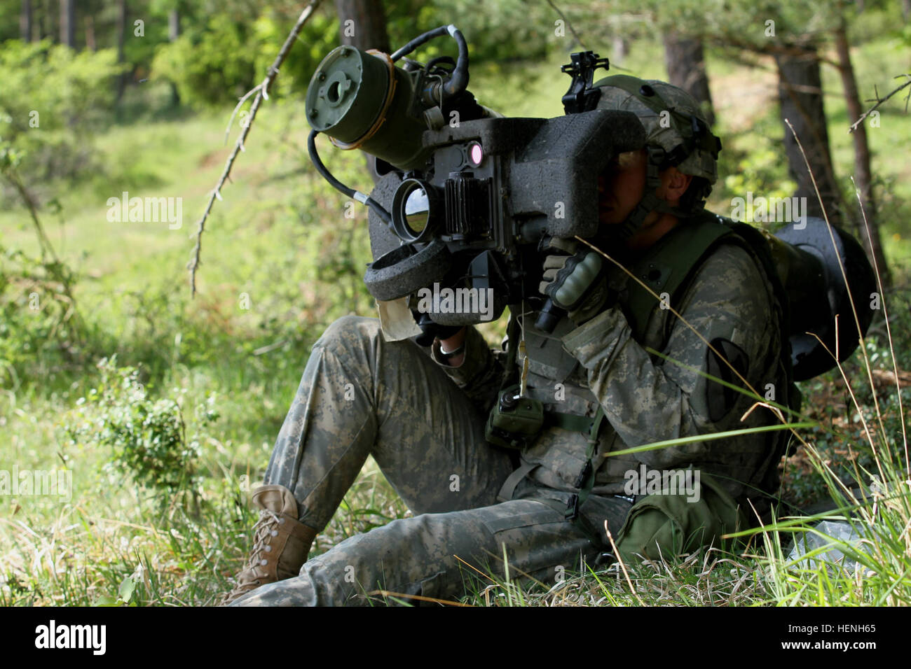 Soldier scanning for targets hi-res stock photography and images - Alamy