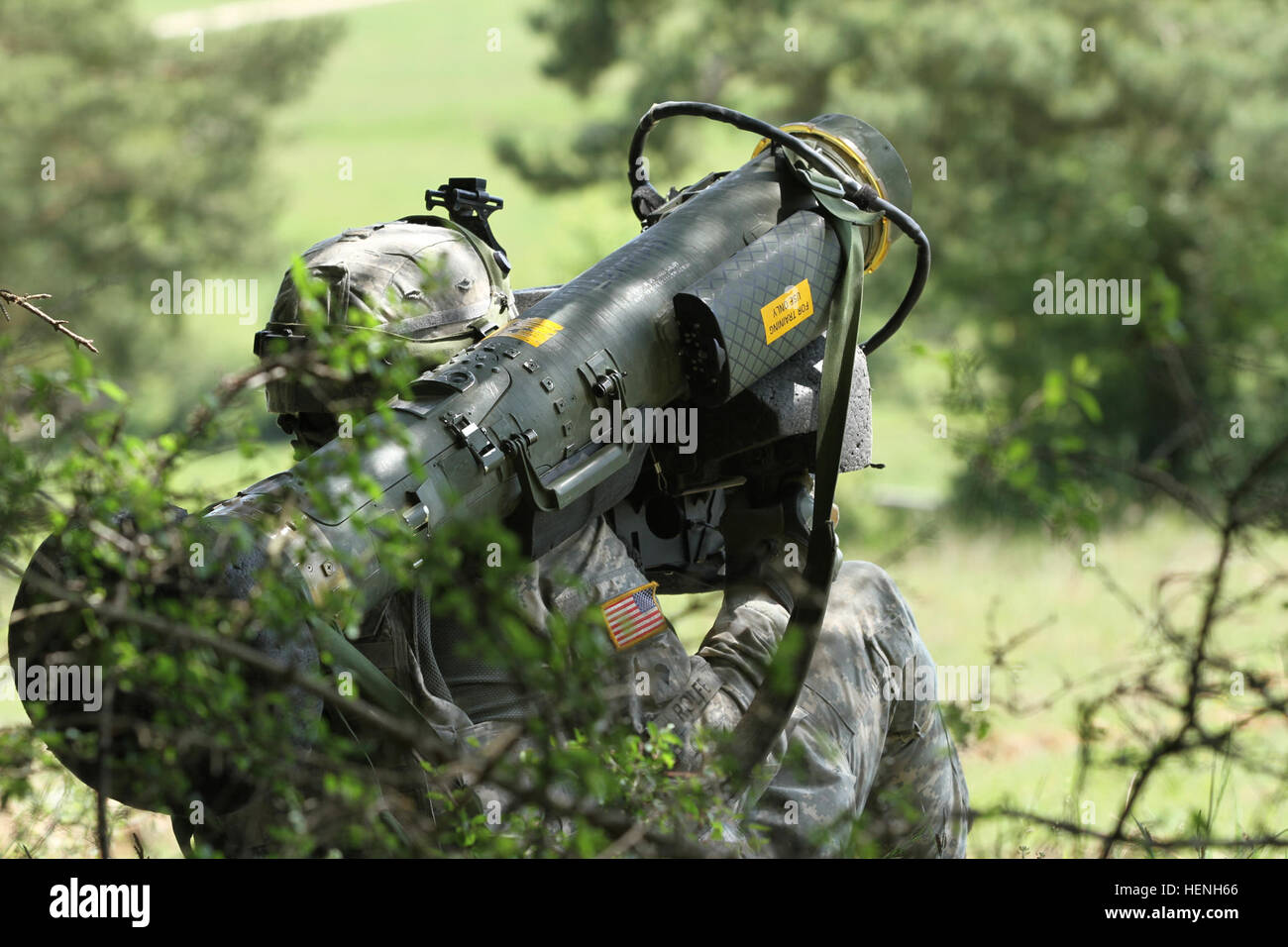 Soldier scanning for targets hi-res stock photography and images - Alamy