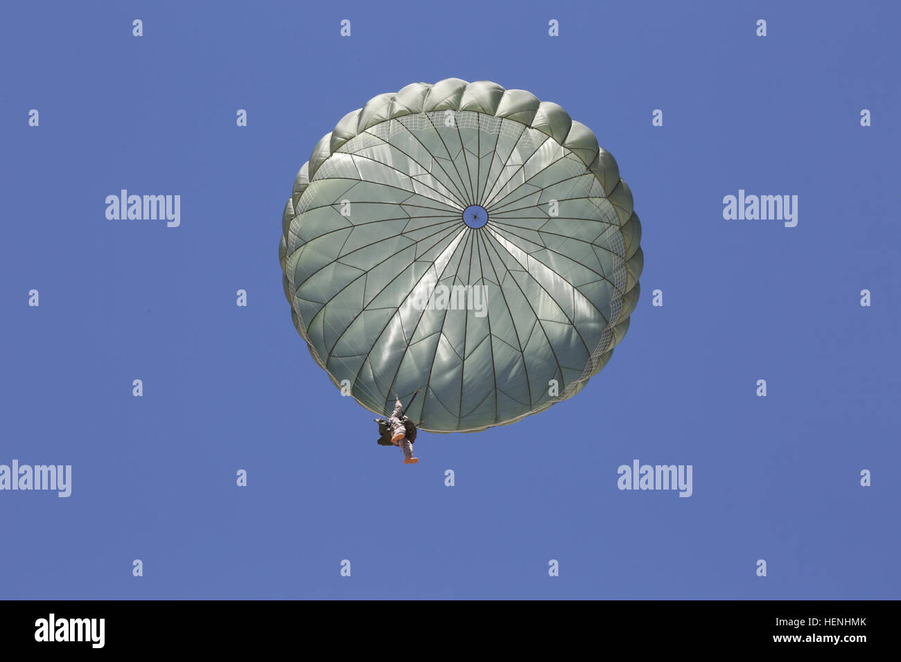 U.S. Army Soldiers from the Tarantula Team in Operations Group at the ...