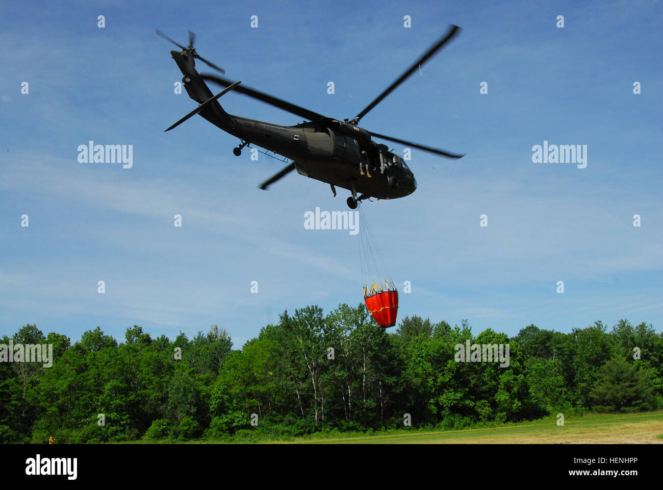 A New York Army National Guard UH-60 Black Hawk based in Latham, N.Y ...