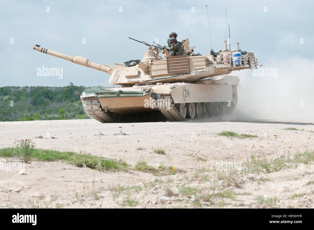 M1a2 abrams tank night hi-res stock photography and images - Alamy