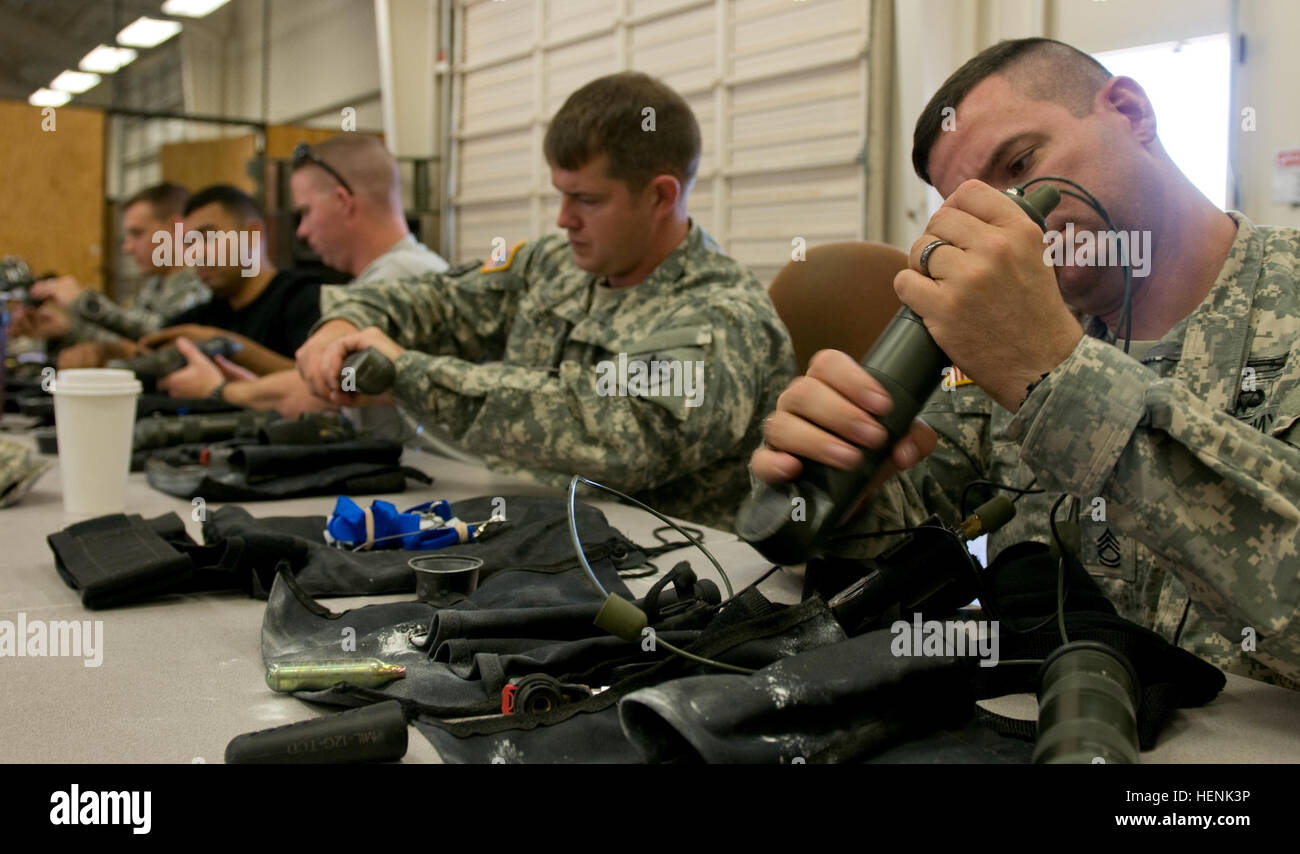 Soldiers train with improvised explosive device simulators at the IED ...