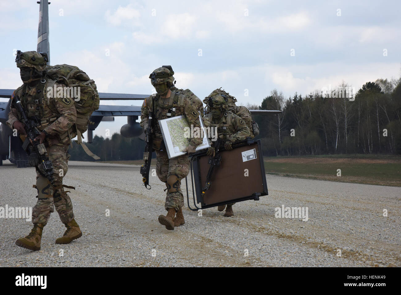 Sky soldiers land during hi-res stock photography and images - Alamy