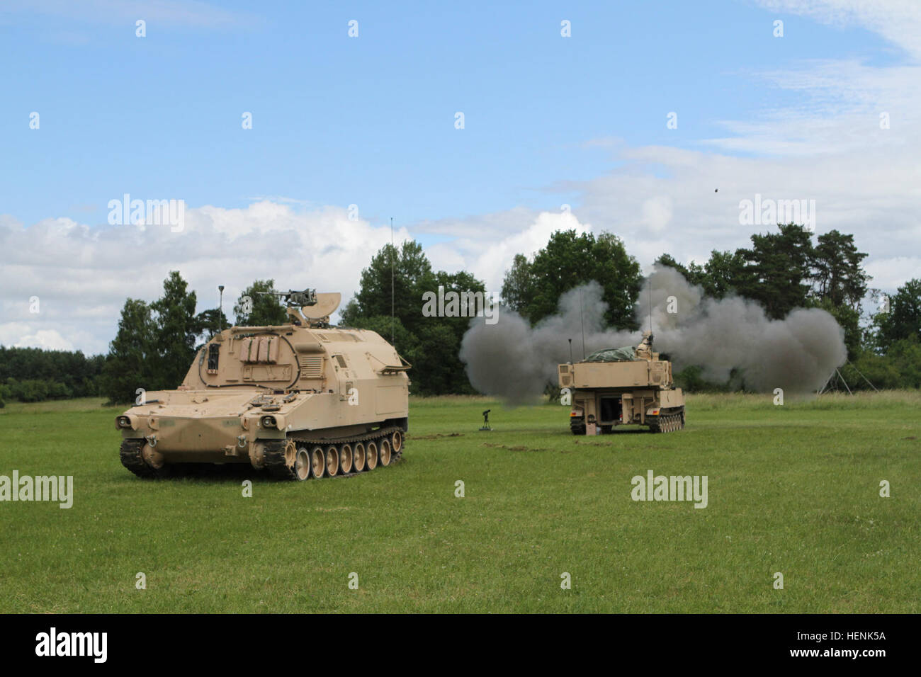 Artillerymen with Battery A, 1st Battalion, 82nd Field Artillery ...