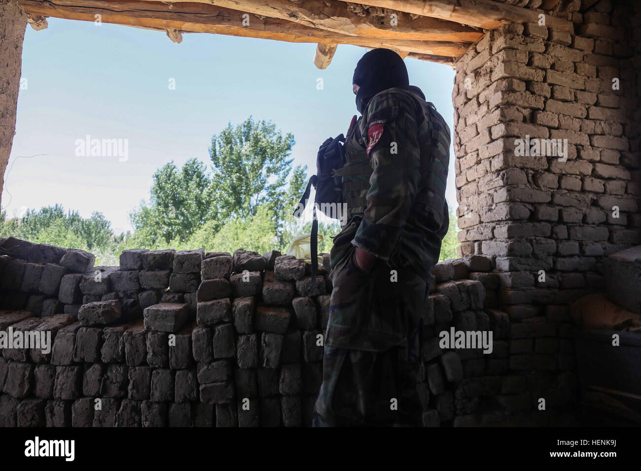 An Afghan National Army commando, 6th Special Operations Kandak ...