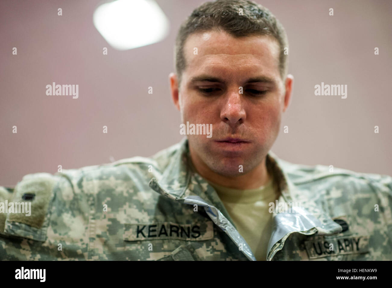 Sgt. 1st Class Timothy Kearns, of Houston, prepares for his first match ...