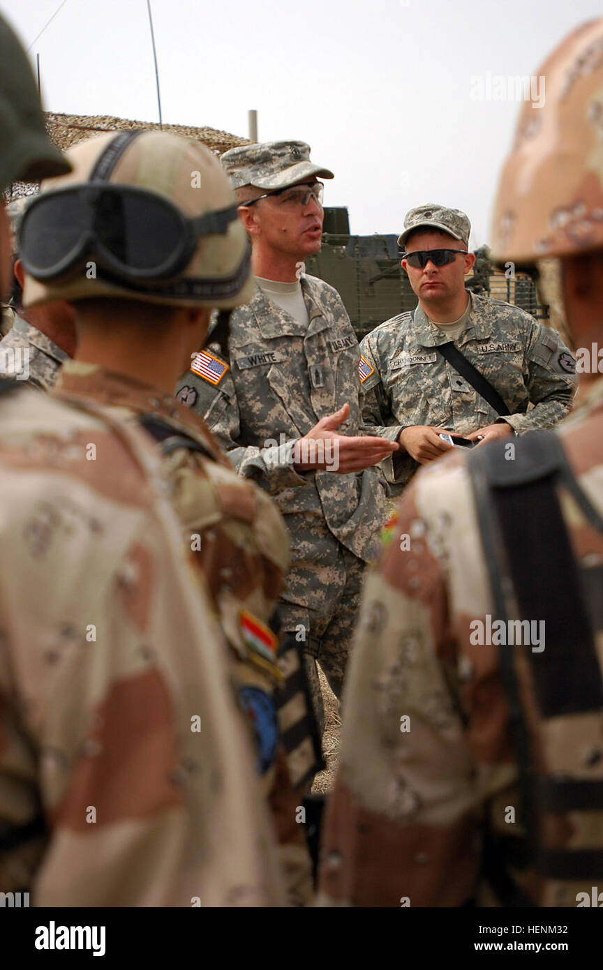 Multi national division baghdad soldiers teach iraqi soldiers va hi-res ...
