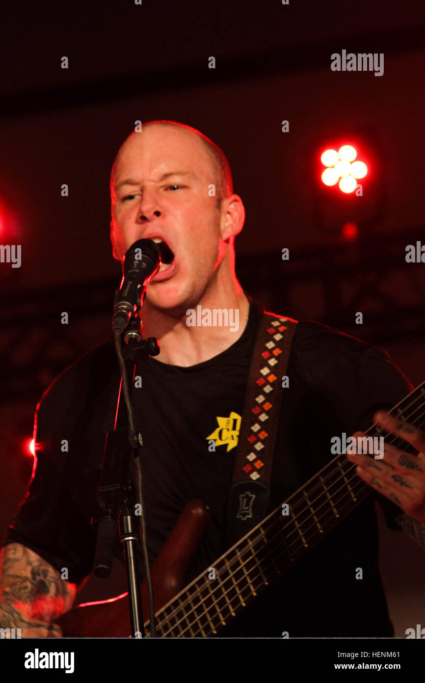 The Army's Ground Forces Rock Band performs a concert at Camp Arifjan ...