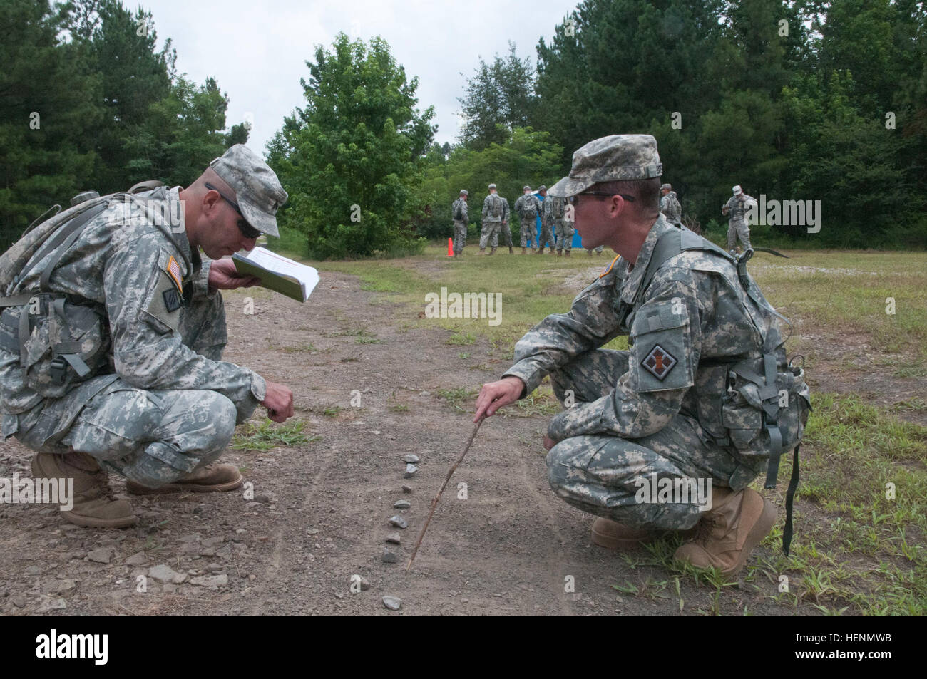 U.S. Army Reserve Sgts. Elvin Algarin (right), a Orlando, Fla ...