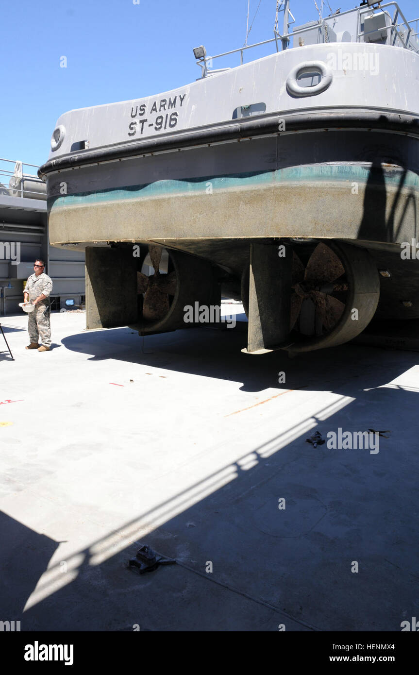 Soldiers and LSV-3 crew load Army tugboats Sag Harbor and Desert Storm ...
