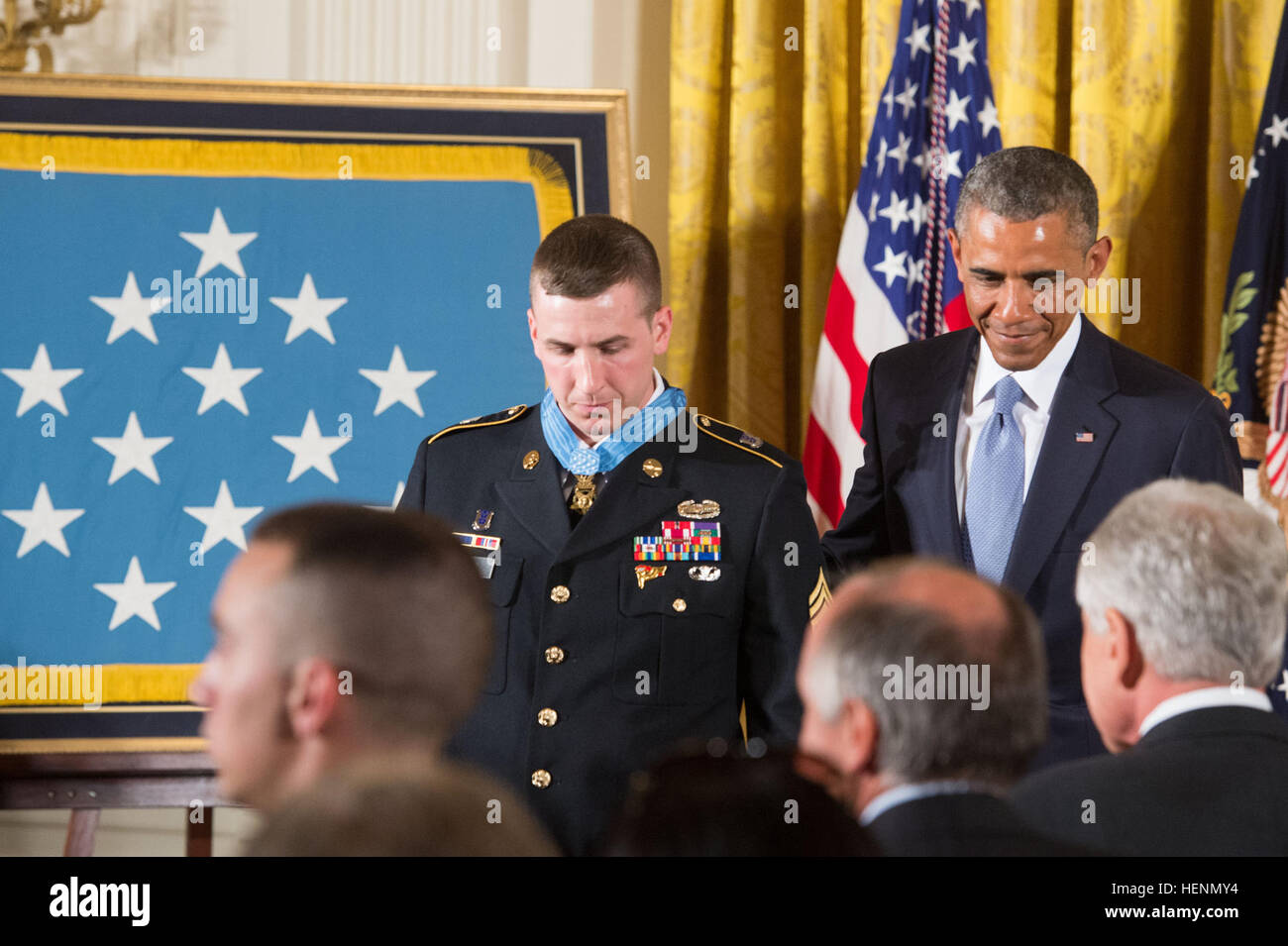 President Barack Obama and Former Staff Sgt. Ryan M. Pitts walk off ...