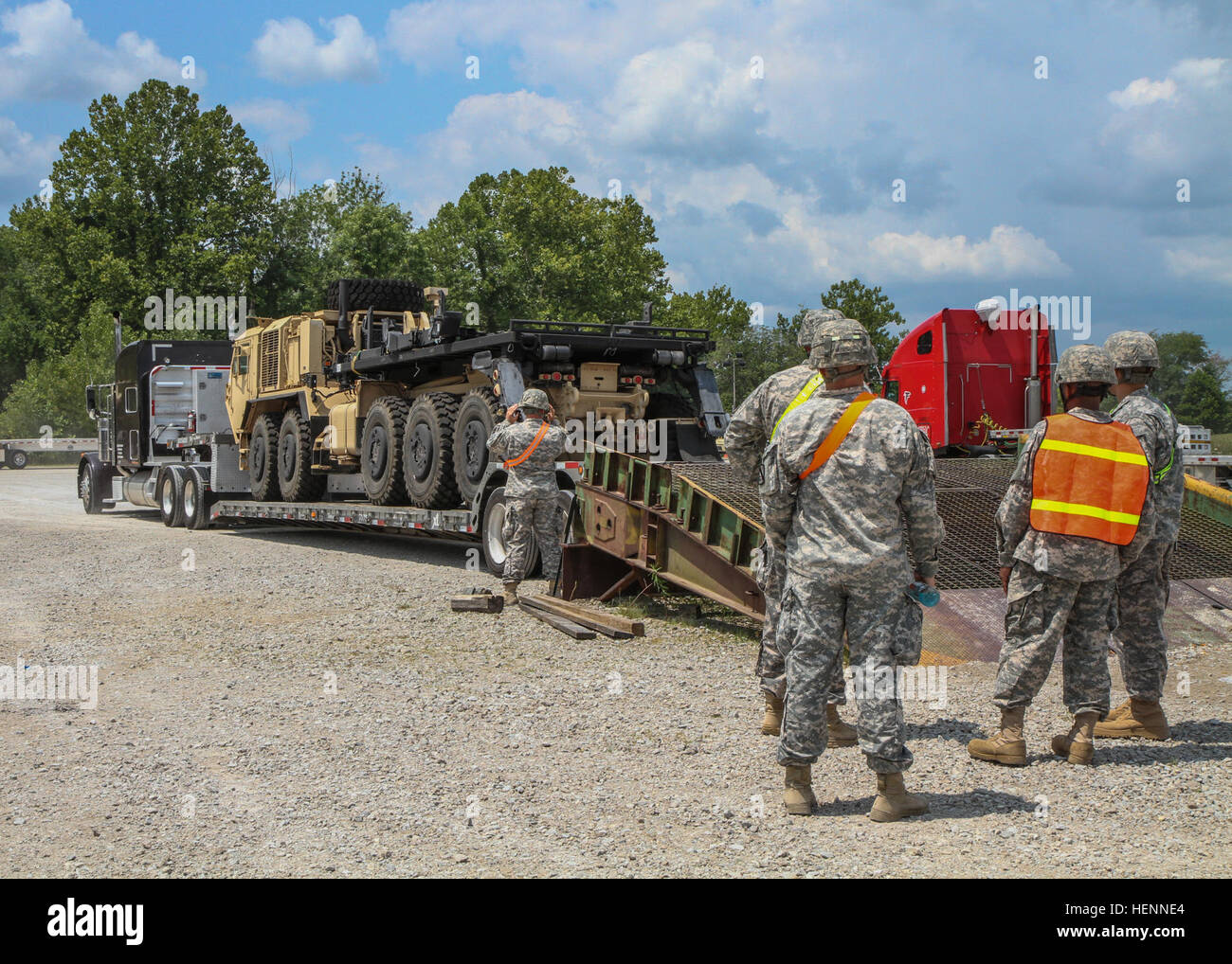 Soldiers from 823rd Movement Control Team, an U.S. Army Reserve unit ...