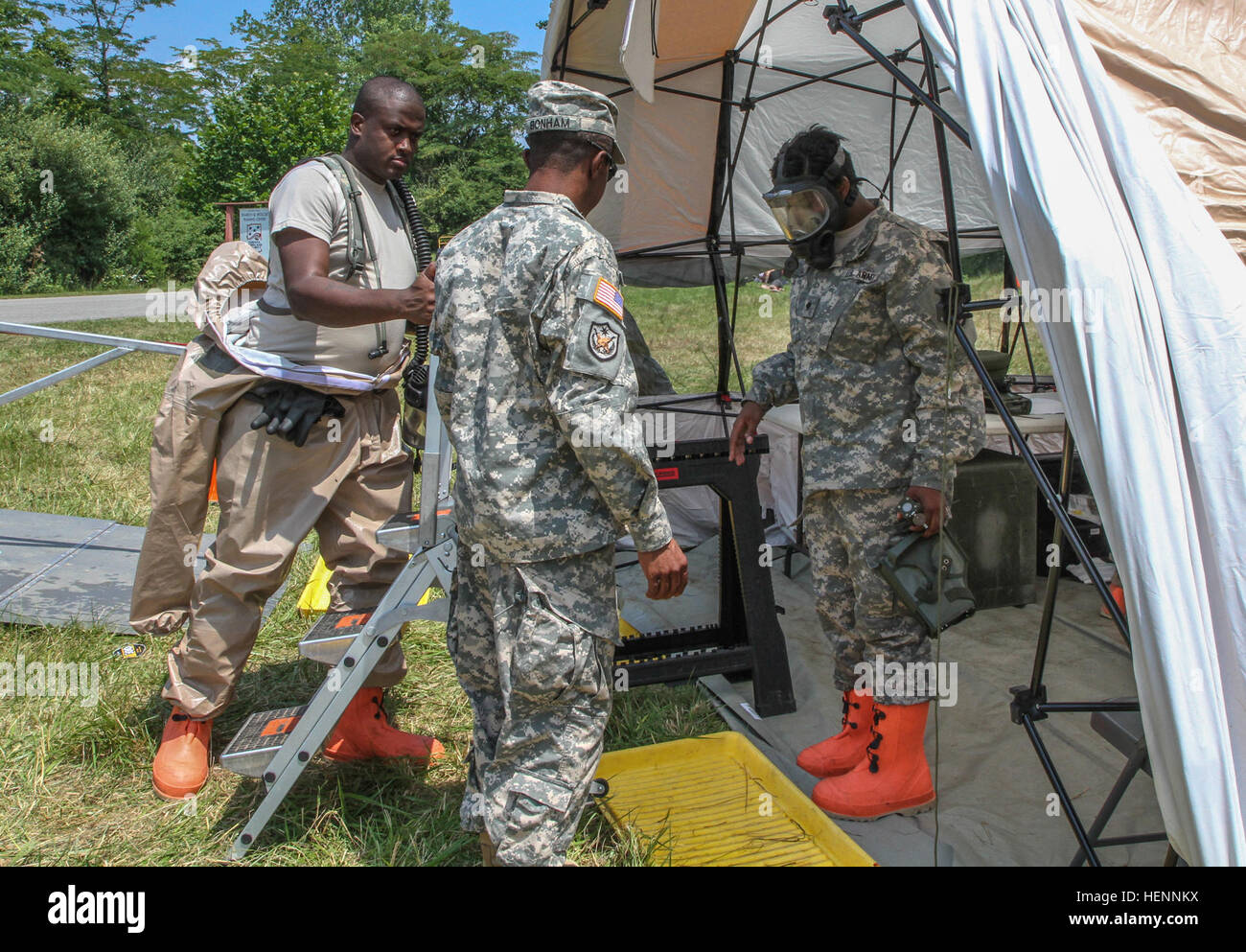 Spc. Kammi Holt (right), 690th Chemical Company, Alabama National Guard ...