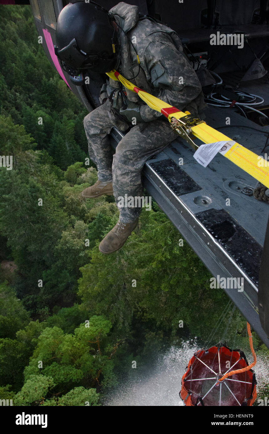 UH-60 Black Hawk pilots and crews from California Army National Guard's ...