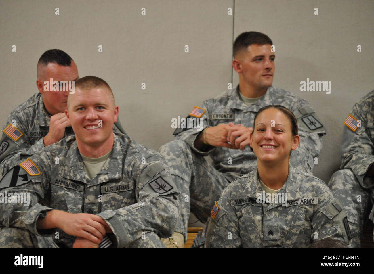 Soldiers with the Headquarters and Headquarters Company, 40th Infantry ...