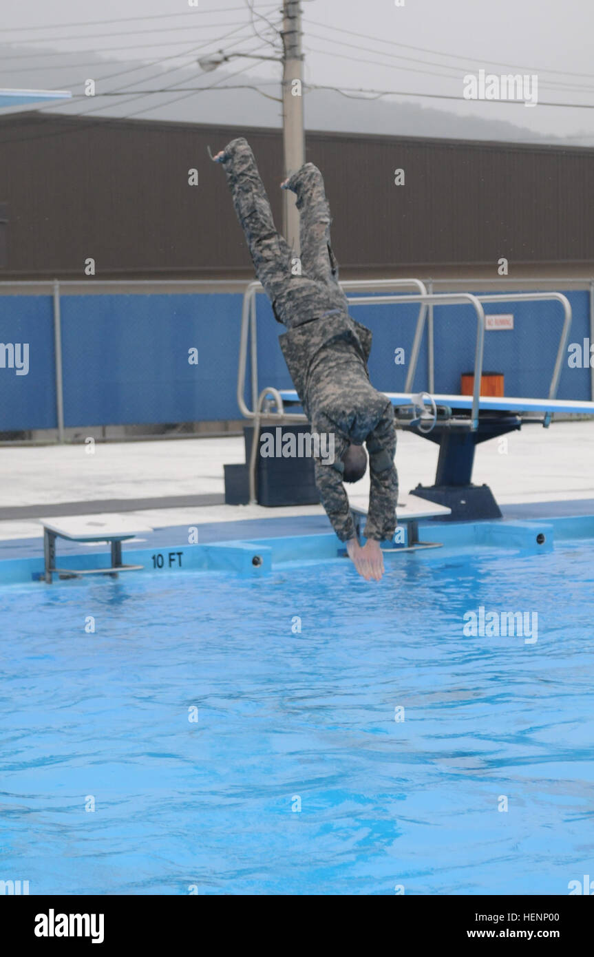 Soldiers of the 210th Field Artillery Brigade, 2nd Infantry Division ...