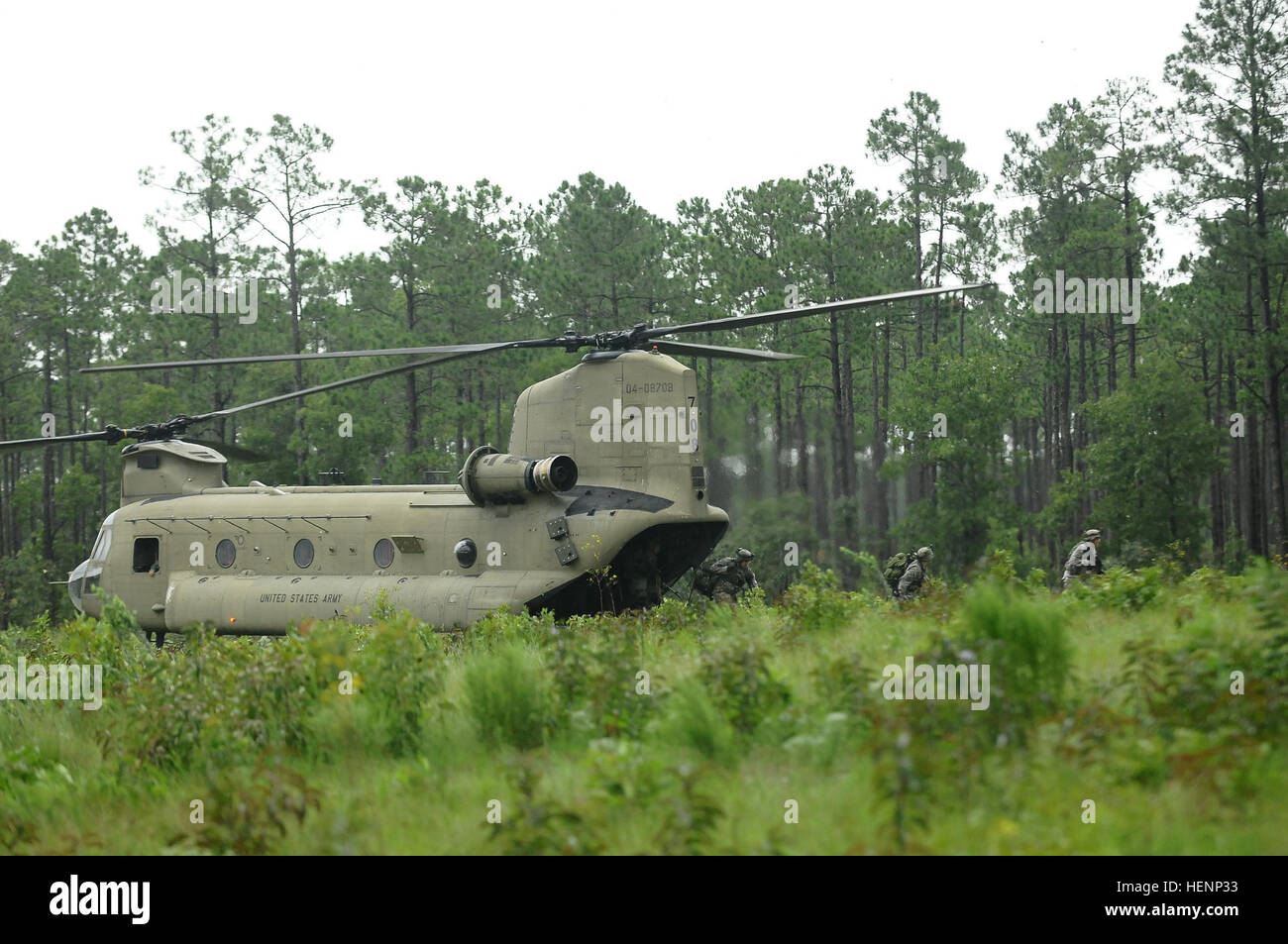 Paratroopers from the 2nd Battalion, 501st Parachute Infantry Regiment ...