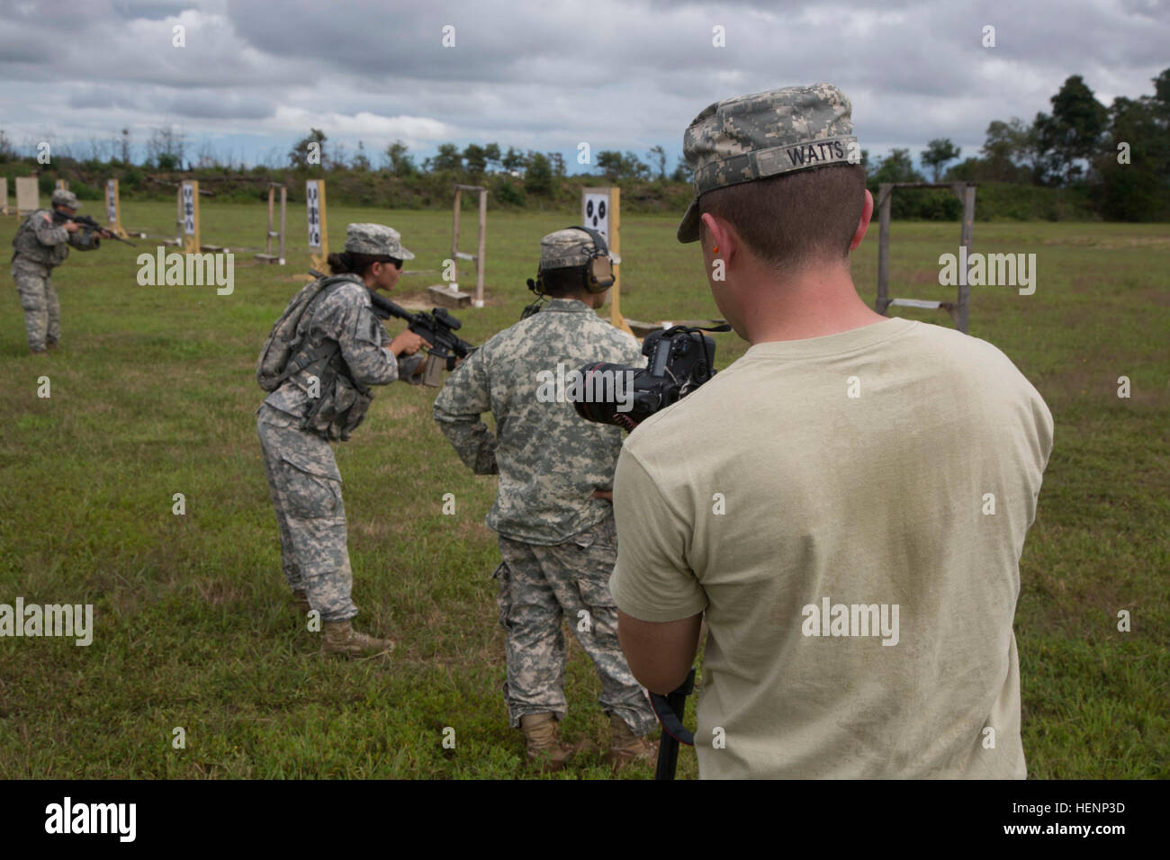 U s soldiers practice marksmanship hi-res stock photography and images ...