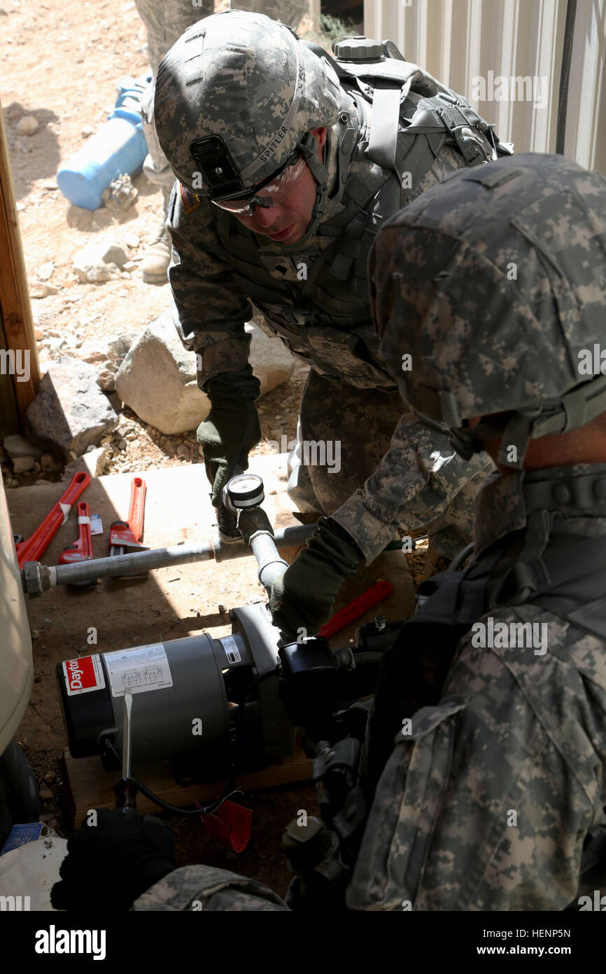 U.S. Army Soldiers from 3rd Platoon, 994th Engineer Company, 244th ...