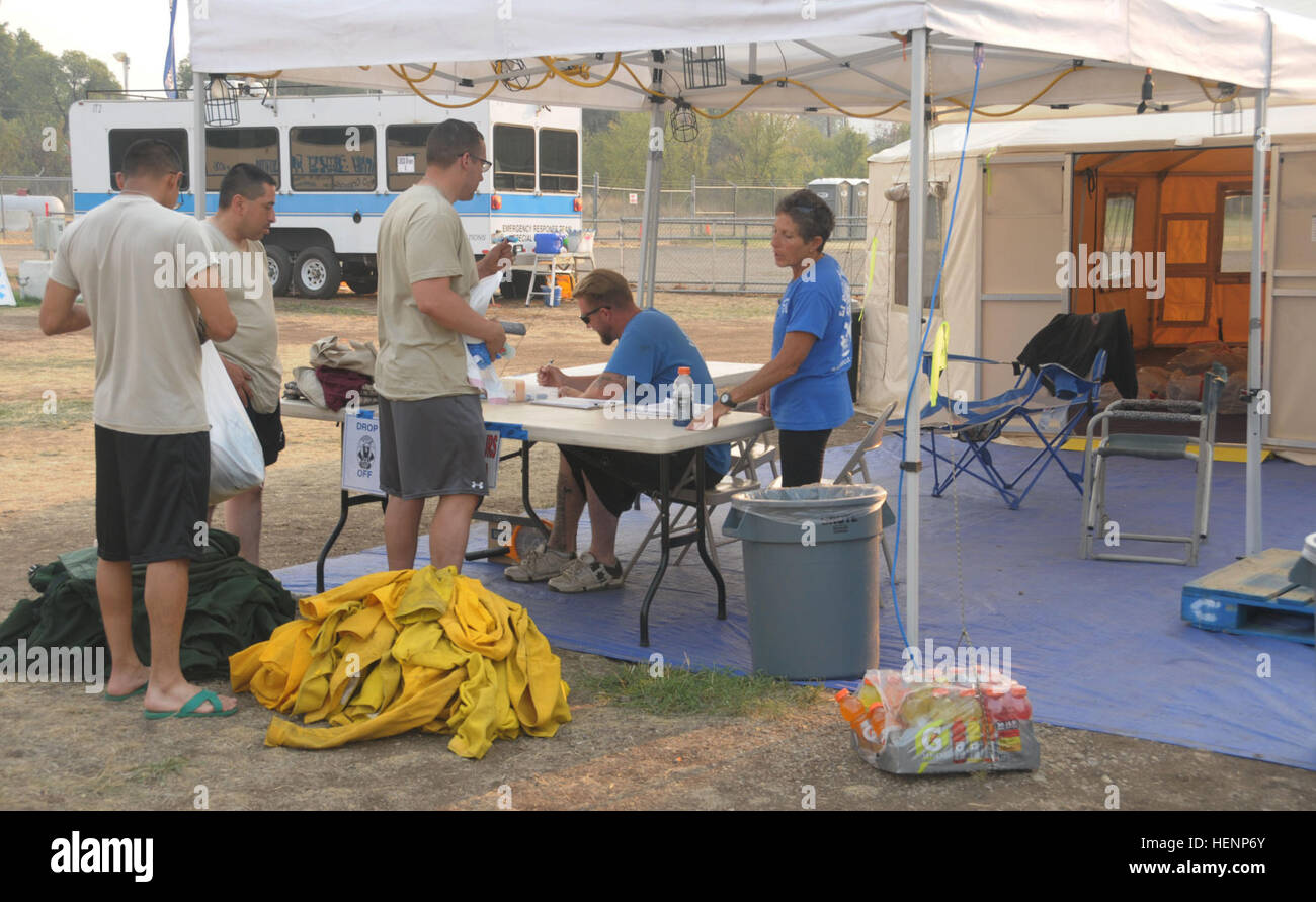 California Army National Guard Soldiers from hand Crew 9 working of the ...