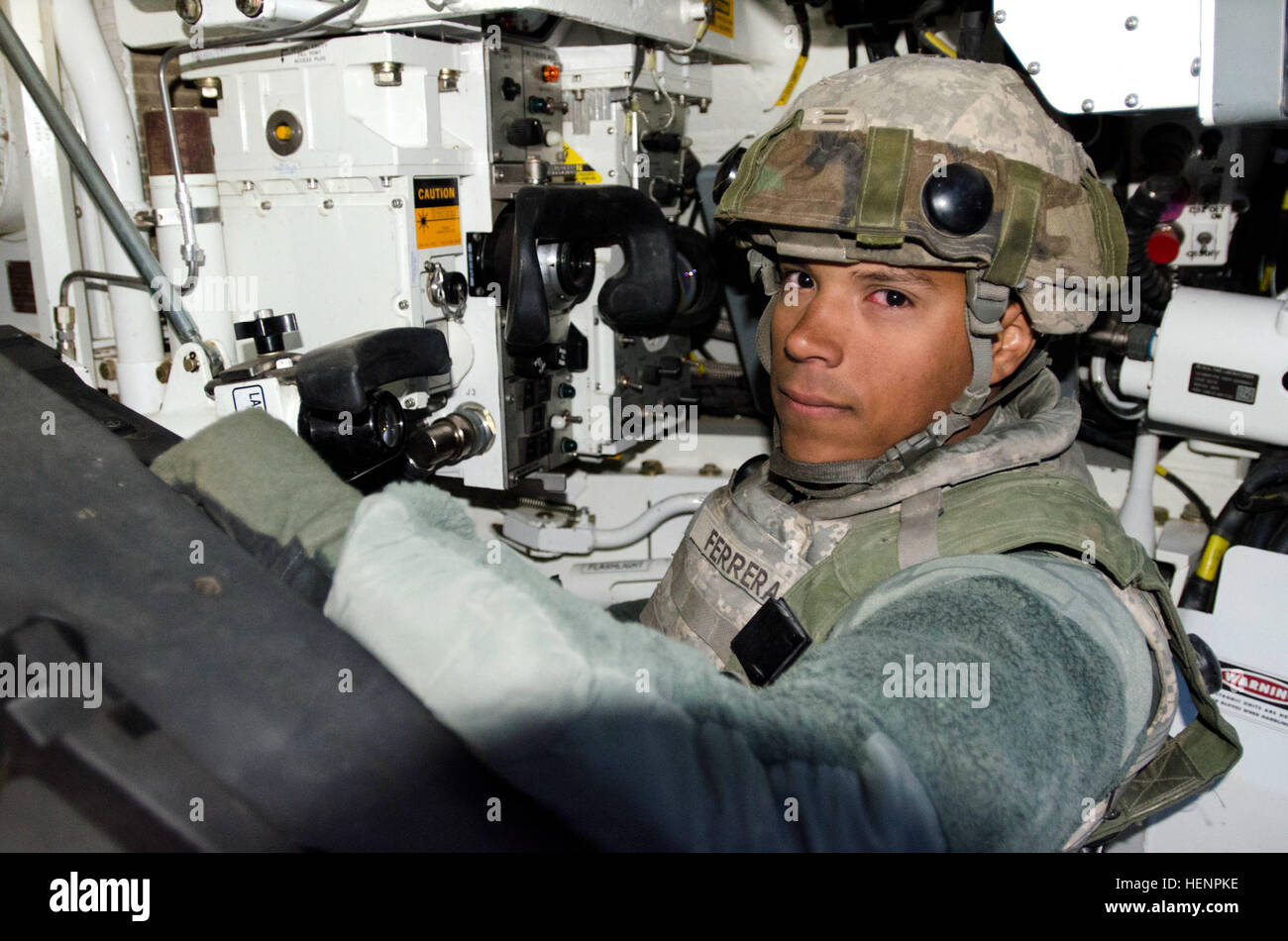 Army m1a2 tank soldier soldiers hi-res stock photography and images - Alamy